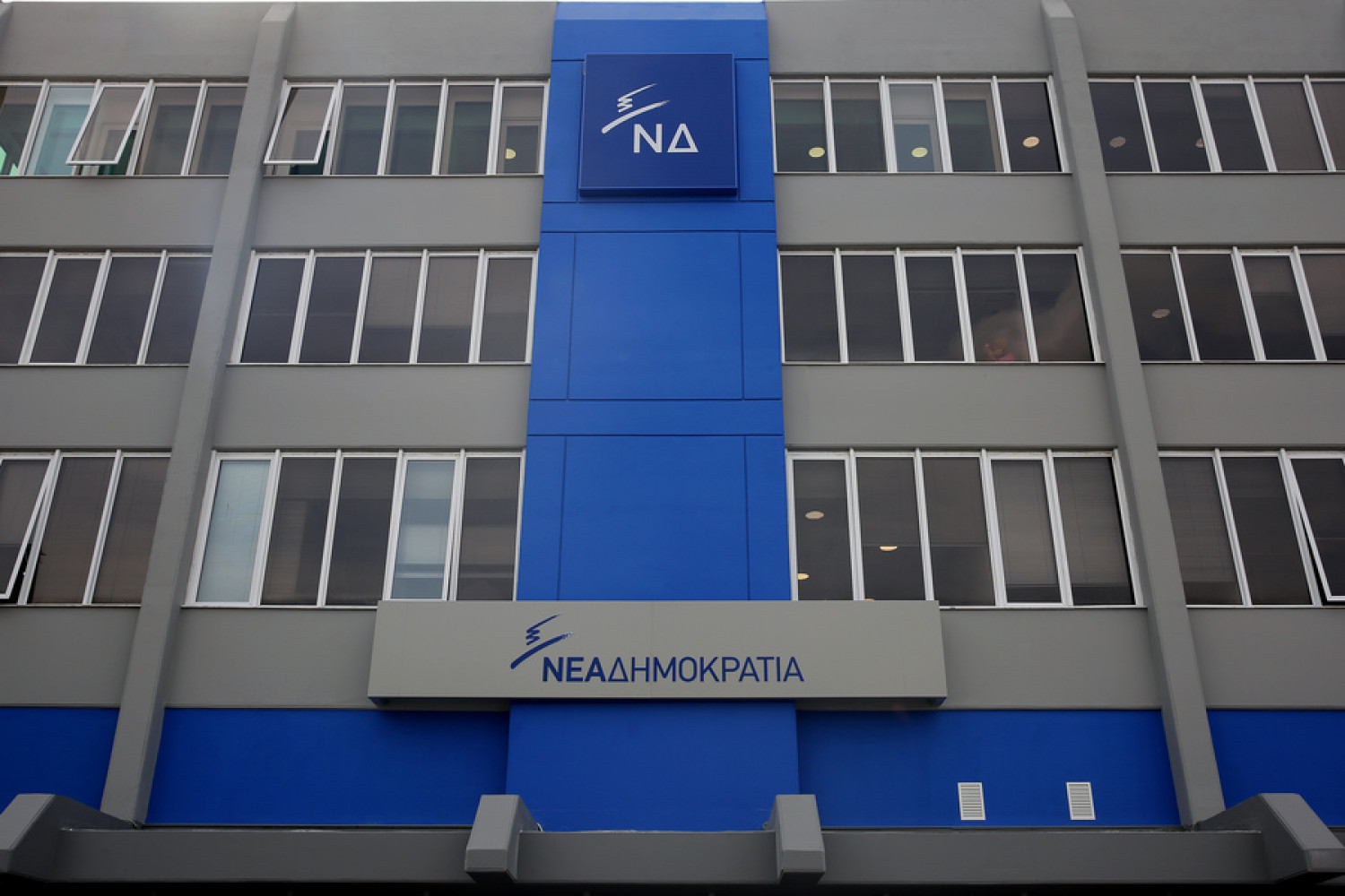 Η ΝΔ έδωσε στην δημοσιότητα βίντεο με τον Τσίπρα να γελά με τα θύματα ...