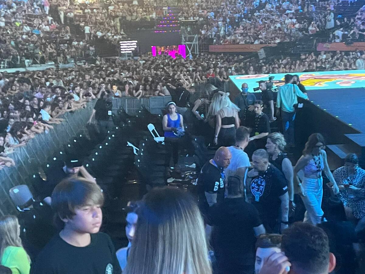 MAD VMA 2022: Άγριος καυγάς ανάμεσα σε Trannos και Light - Διακόπηκε η διοργάνωση - Usay.gr