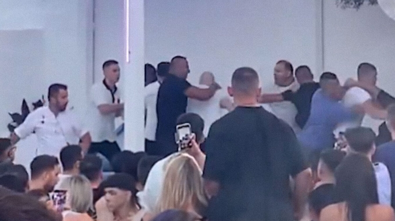 Μετέτρεψαν σε… ρινγκ κλαμπ στην Χαλκιδική! Ξύλο ανάμεσα στους θαμώνες (ΒΙΝΤΕΟ) - Usay.gr