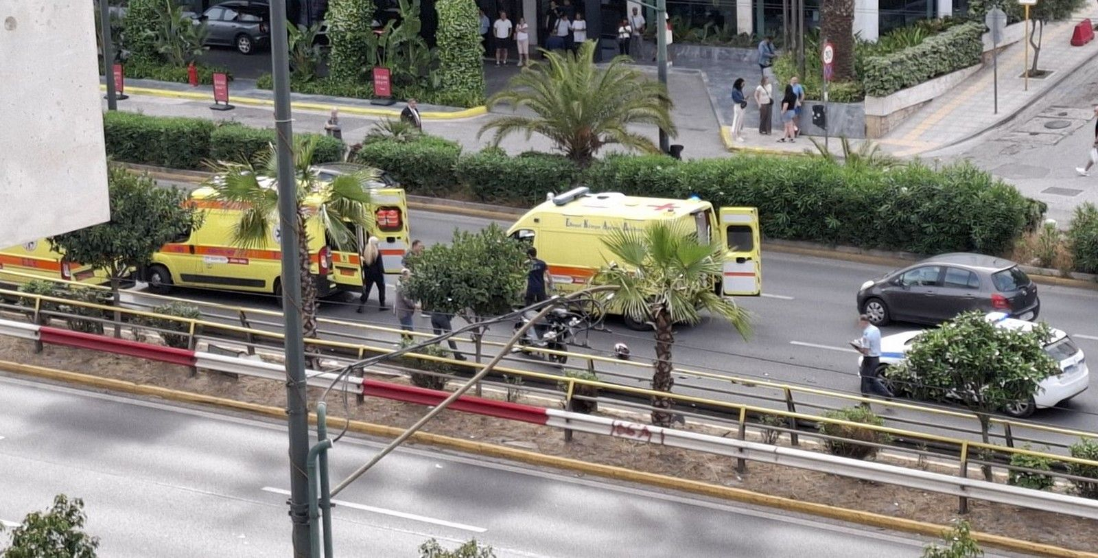 Τραυματίας μοτοσικλετιστής σε σύγκρουση με ΙΧ στη Συγγρού (ΦΩΤΟ) - Usay.gr
