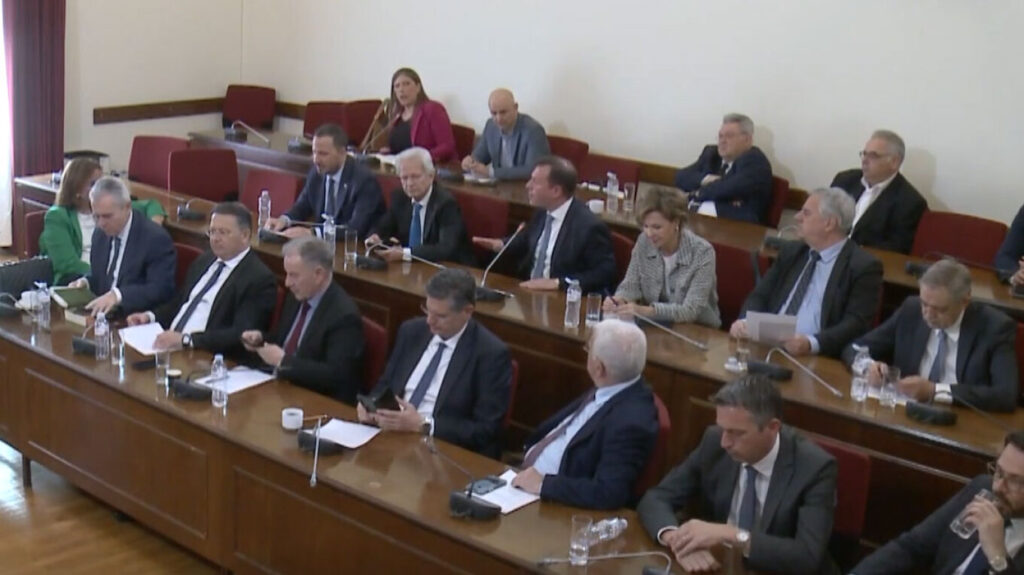 Άγριος καβγάς Κωνσταντοπούλου με Δουδωνή στη Βουλή - Usay.gr